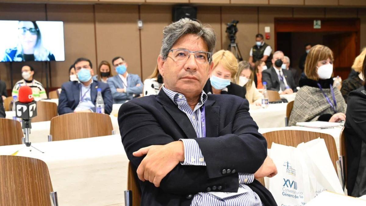 'No estamos en ningún momento Constituyente. El Presidente nos está despistando con globos ...