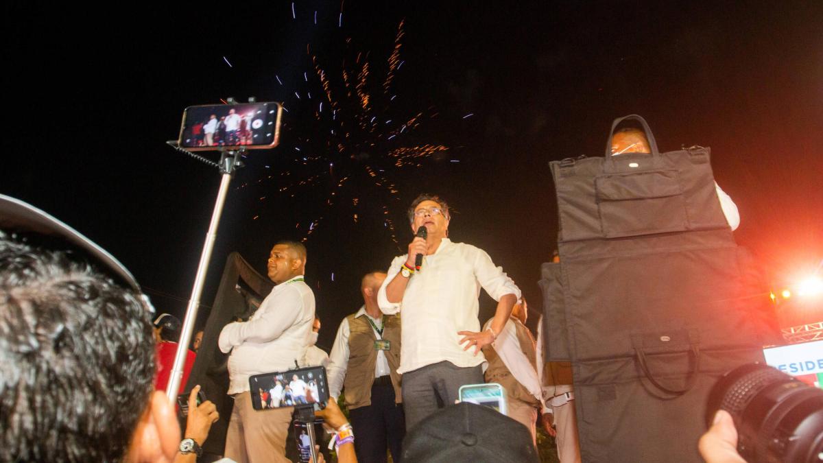 Campaña Petro: CNE rastrea cheque por $ 4.000 millones y caso de ...