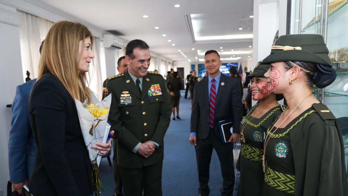 Policía de Colombia y directora de la DEA acuerdan atacar 'narcos ...