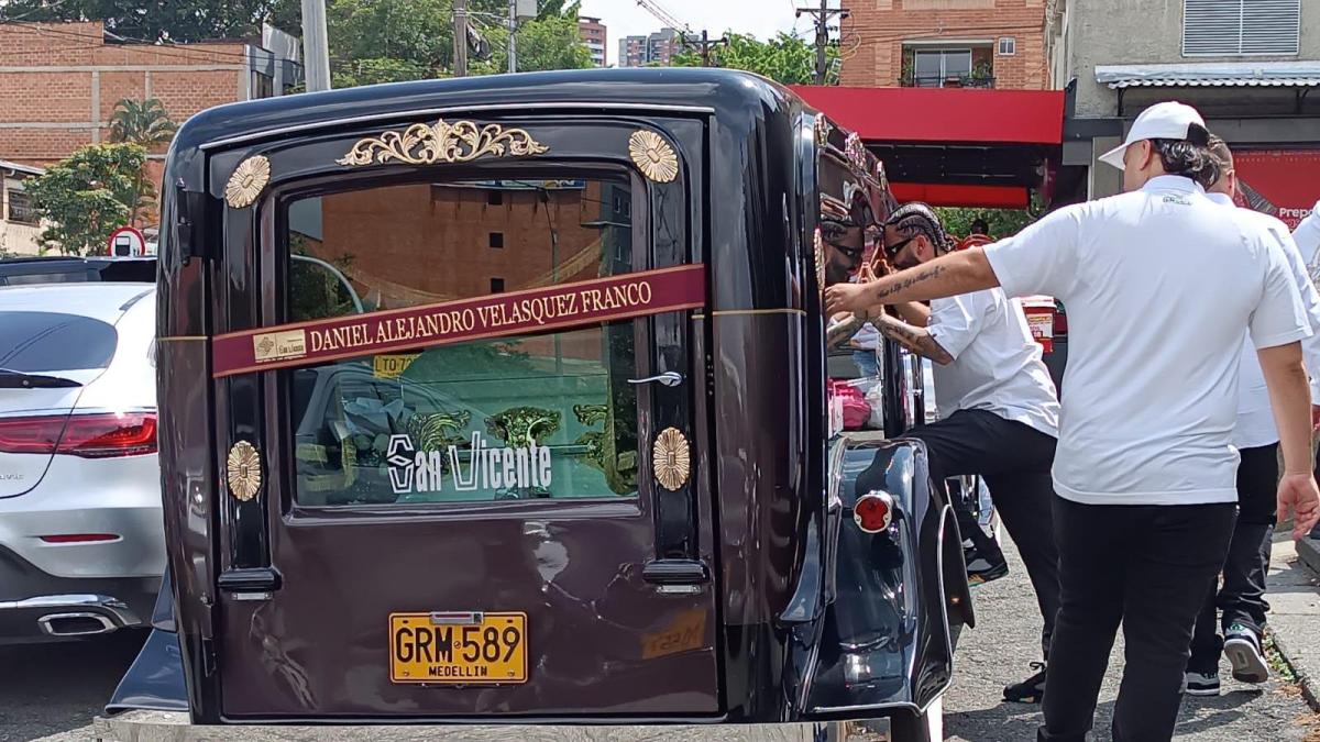 Dr Velásquez: la emotiva ceremonia en la que familiares y amigos ...