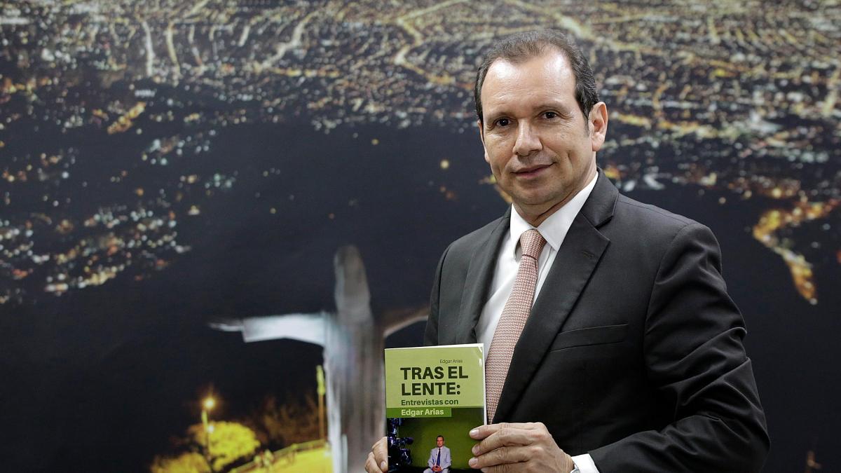 El periodista caleño Edgar Arias presenta su libro sobre charlas con ...