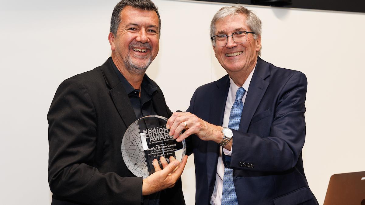 El colombiano Rodrigo Botero recibió el mayor reconocimiento ambiental ...