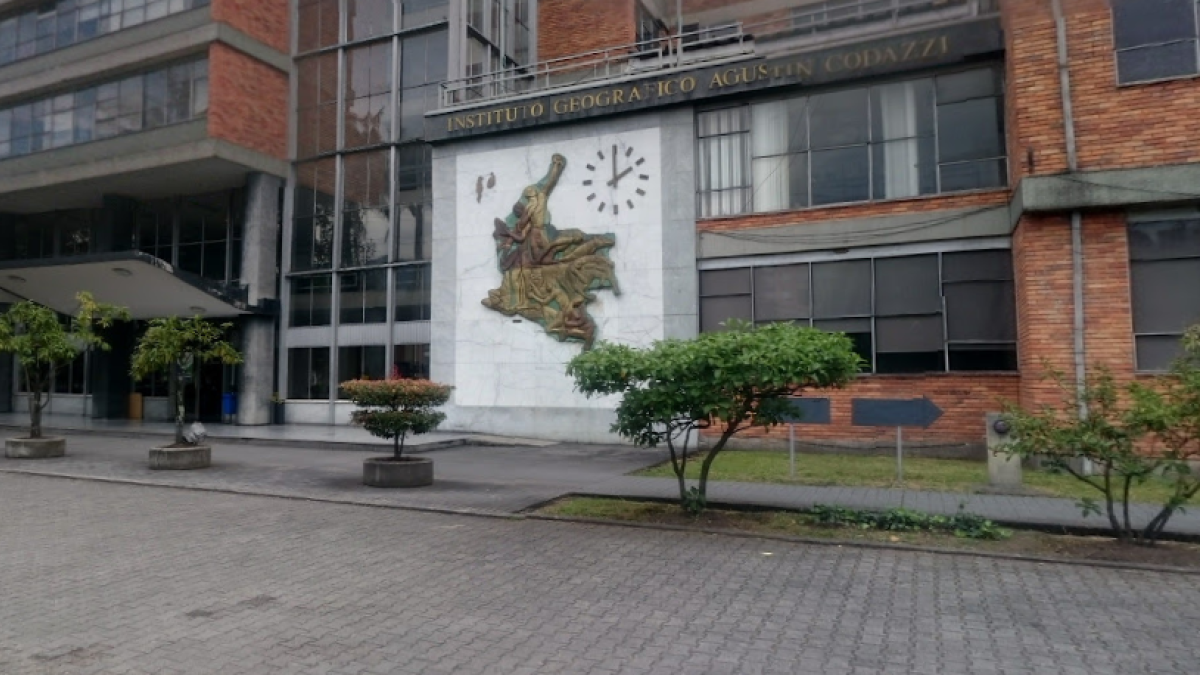 Denuncian que encapuchados asaltaron sede del Instituto Agustín Codazzi ...