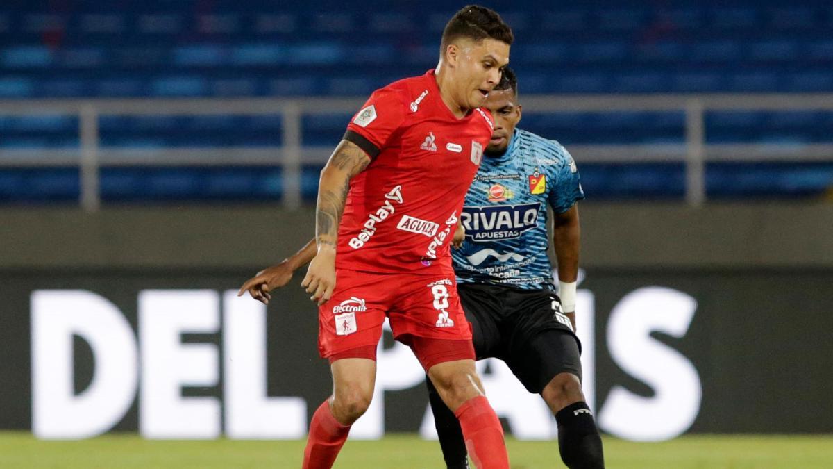 Juan Fernando Quintero deslumbra con genial pase, desde su campo, para ...