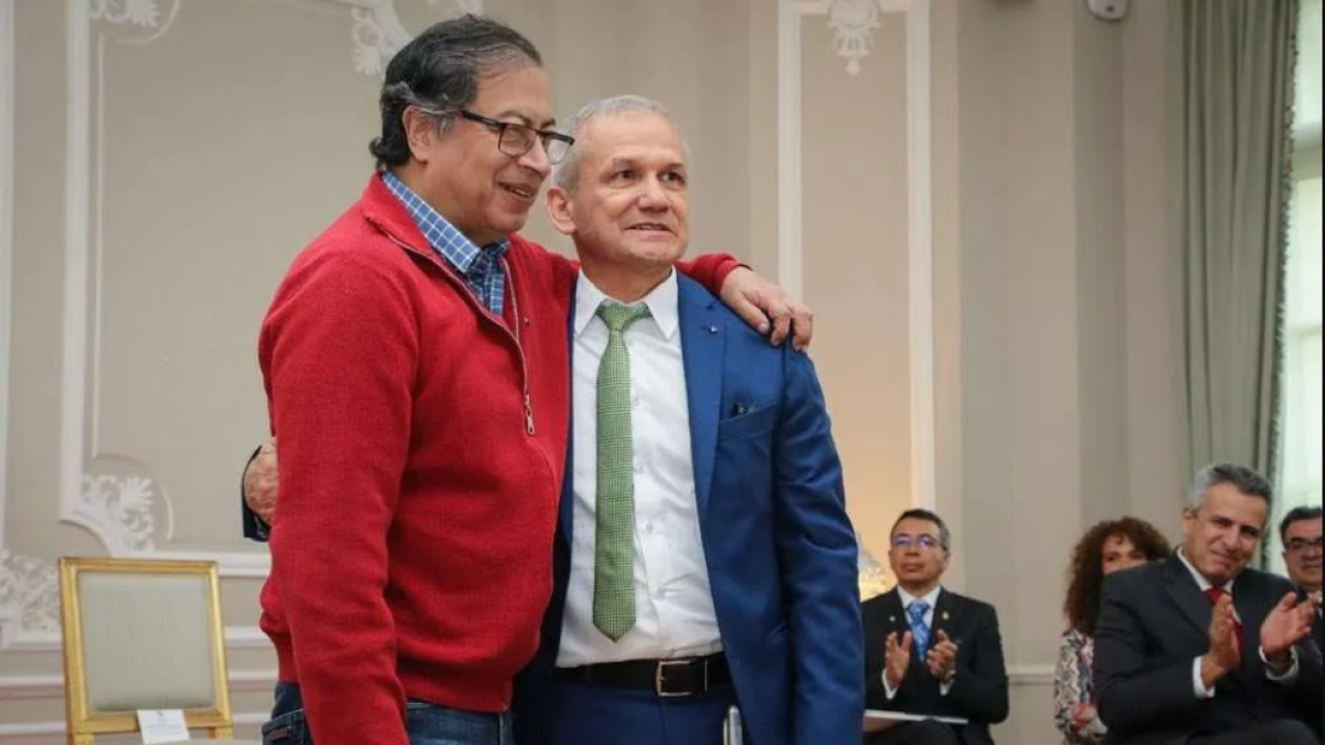 Carlos Ramón González, el exalfil del presidente Petro prófugo por ...