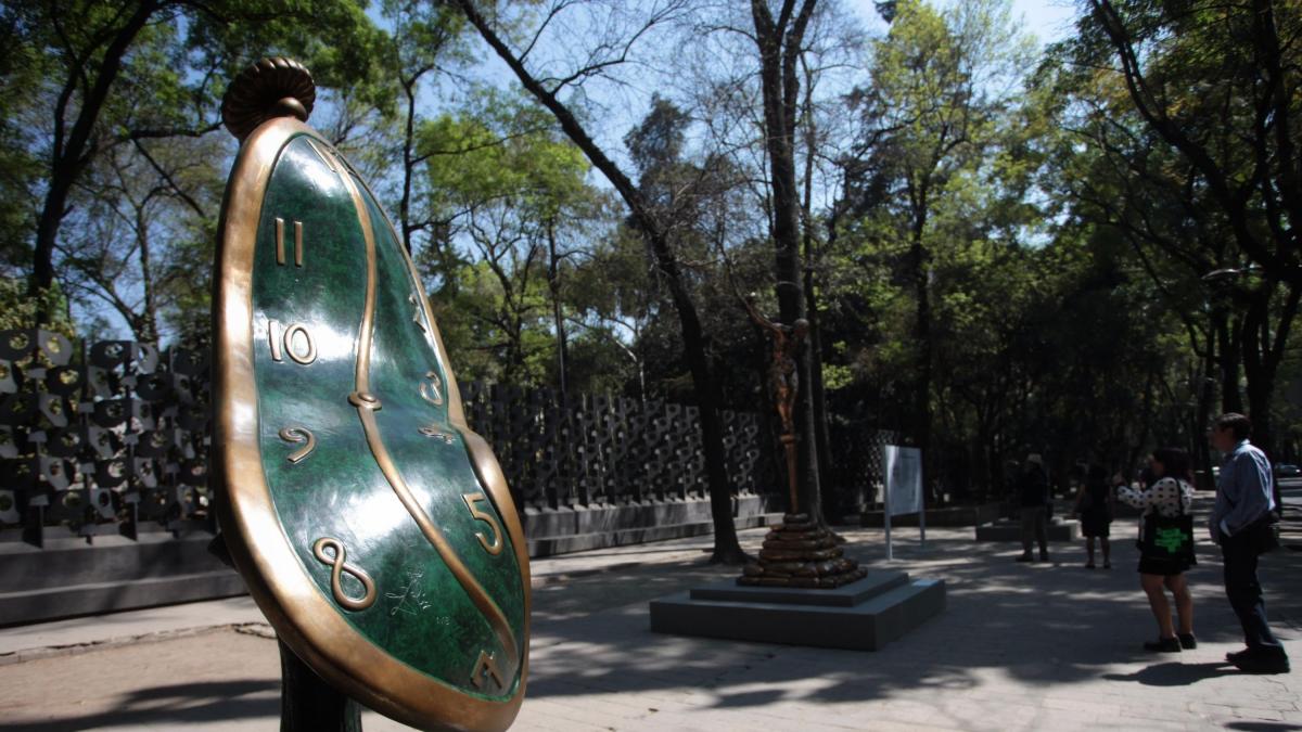 Obras de Salvador Dalí se exponen en las calles de Ciudad de México