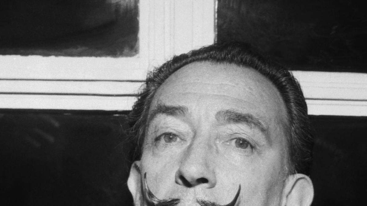Encuentra bigote intacto de Salvador Dalí en exhumación