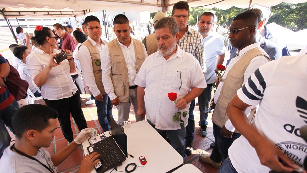 Líder de la Farc, Marcos Calarcá, votó en Cali Luis Alberto Albán Urbano