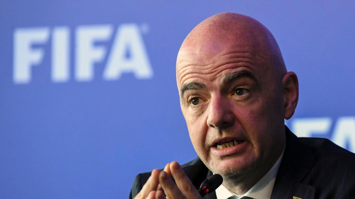 Entrevista de Yamid Amat al presidente de la Fifa sobre el VAR en Rusia ...