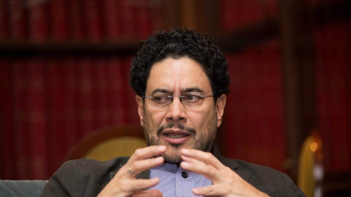 Iván Cepeda: el lío disciplinario que enfrenta por los reinsertados de Farc