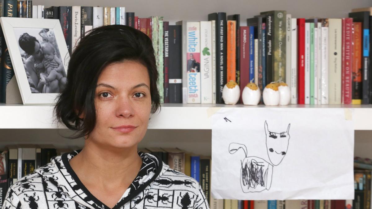 Melba Escobar habla de su nueva novela La mujer que hablaba sola