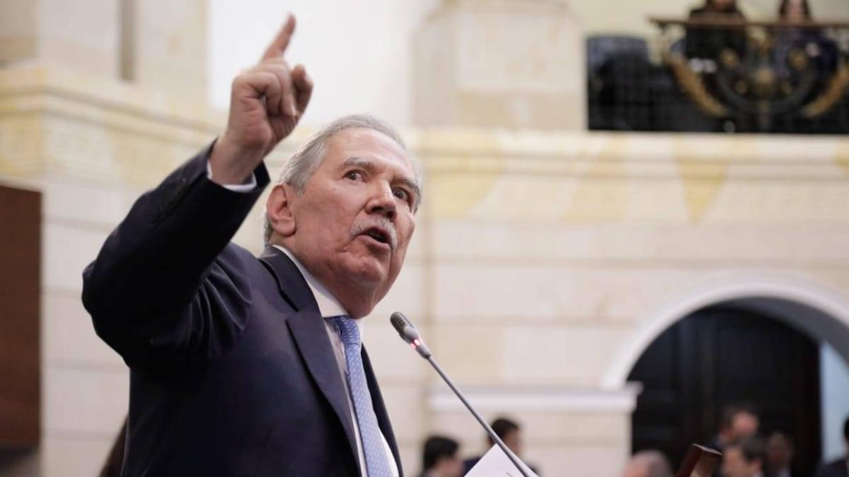 La carrera del exministro Guillermo Botero que renunció este miércoles