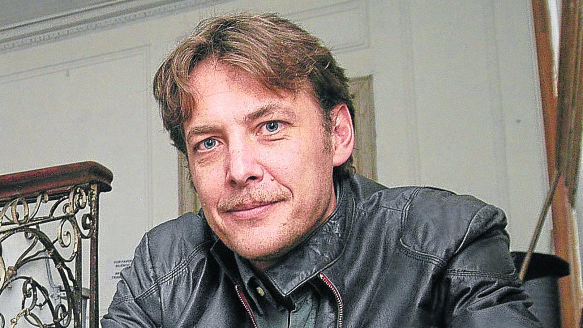 Patrick Delmas está encerrado con su esposa y pide ayuda