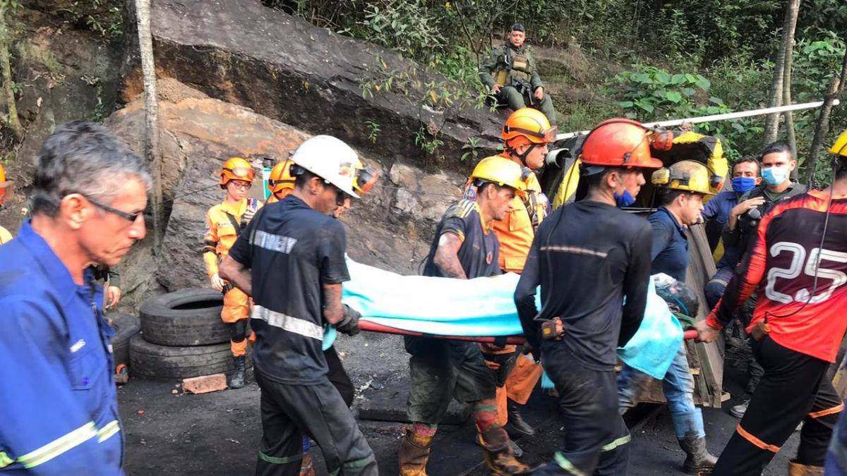 'No merecen estar allí, es un trabajo riesgoso': familiar de minero