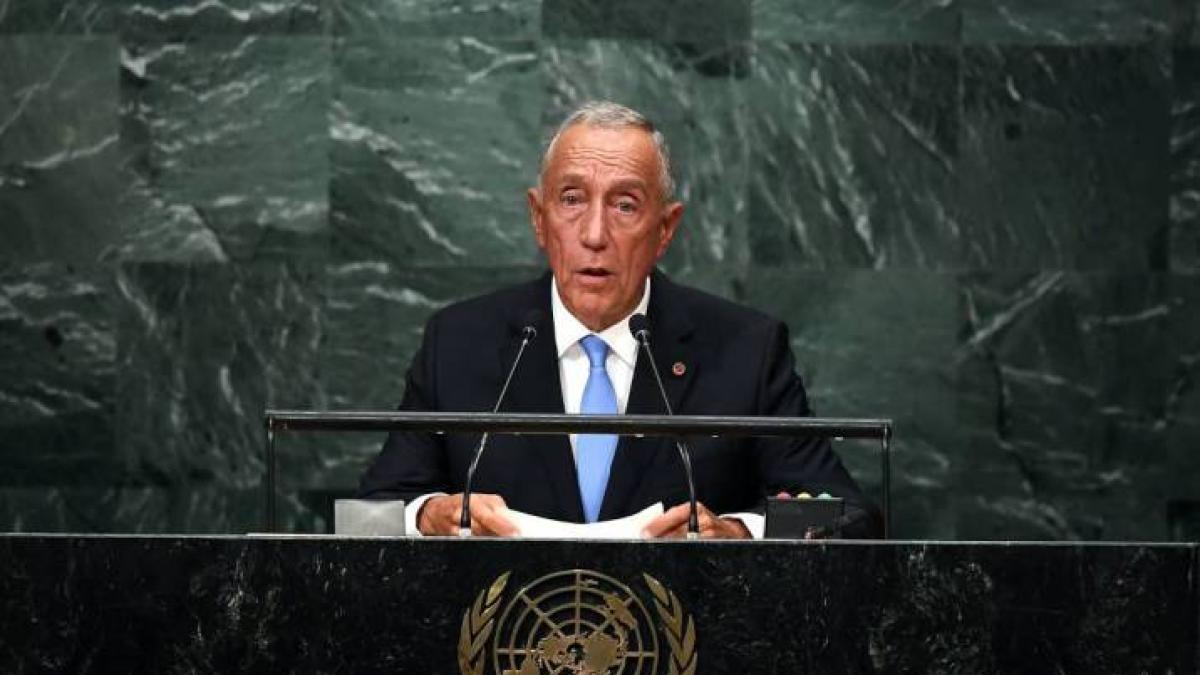 Foto del presidente de Portugal en pantaloneta y mercando