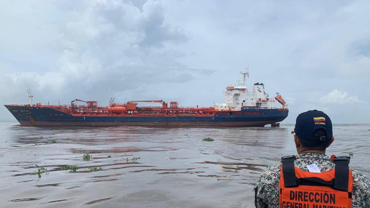 Así avanza el rescate del buque encallado en Bocas de Ceniza