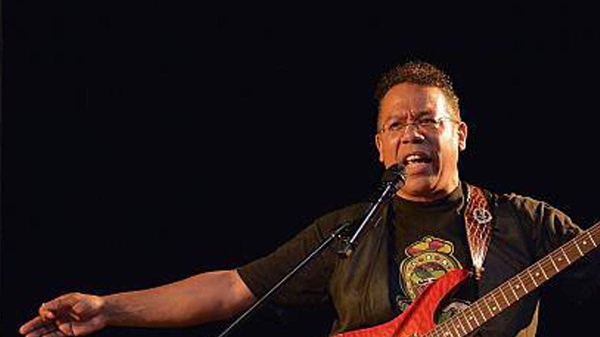 Entrevista de Alejandro Marín con el guitarrista de David Bowie