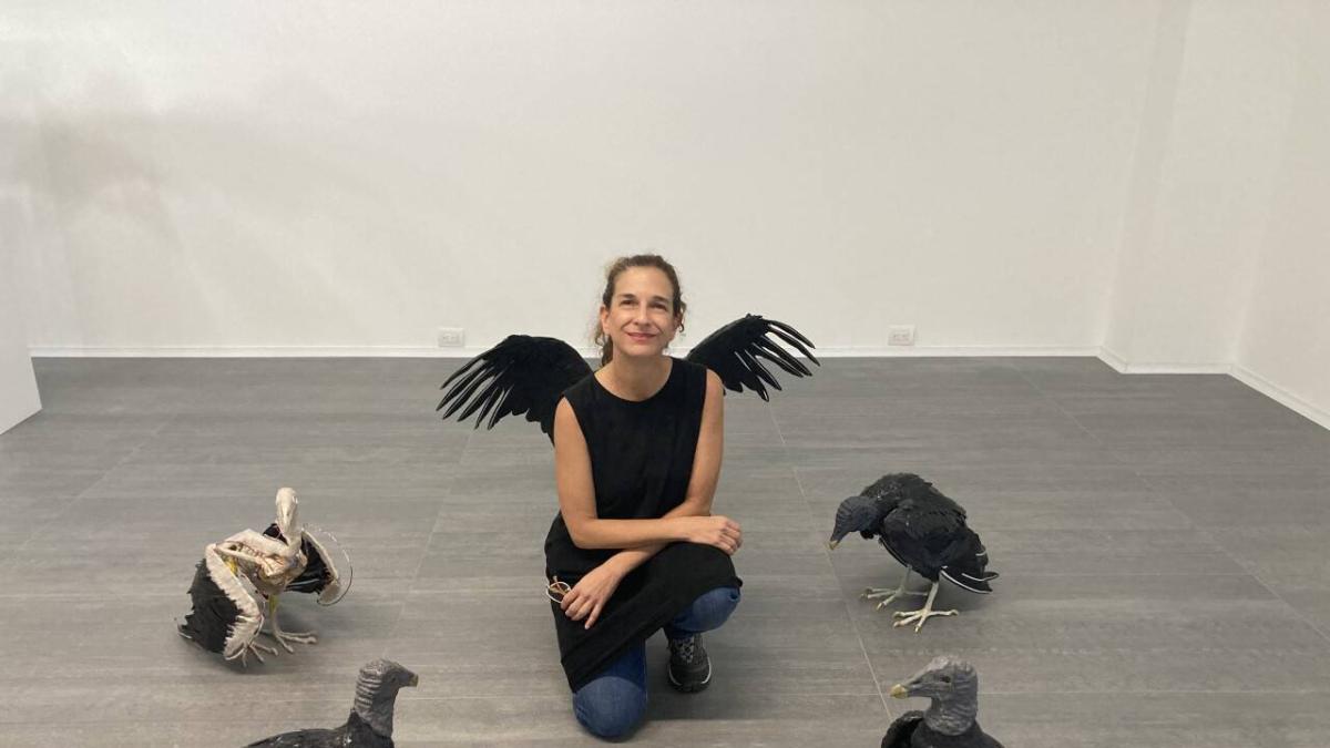 Chulos: Exposición de la artista Ana María Velásquez en la galería La Balsa
