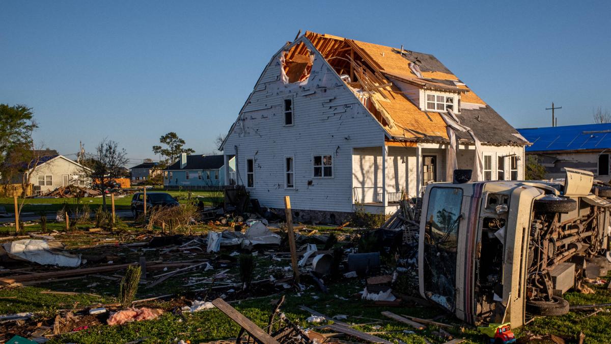 Casa sale volando a causa de un Tornado en Estados Unidos