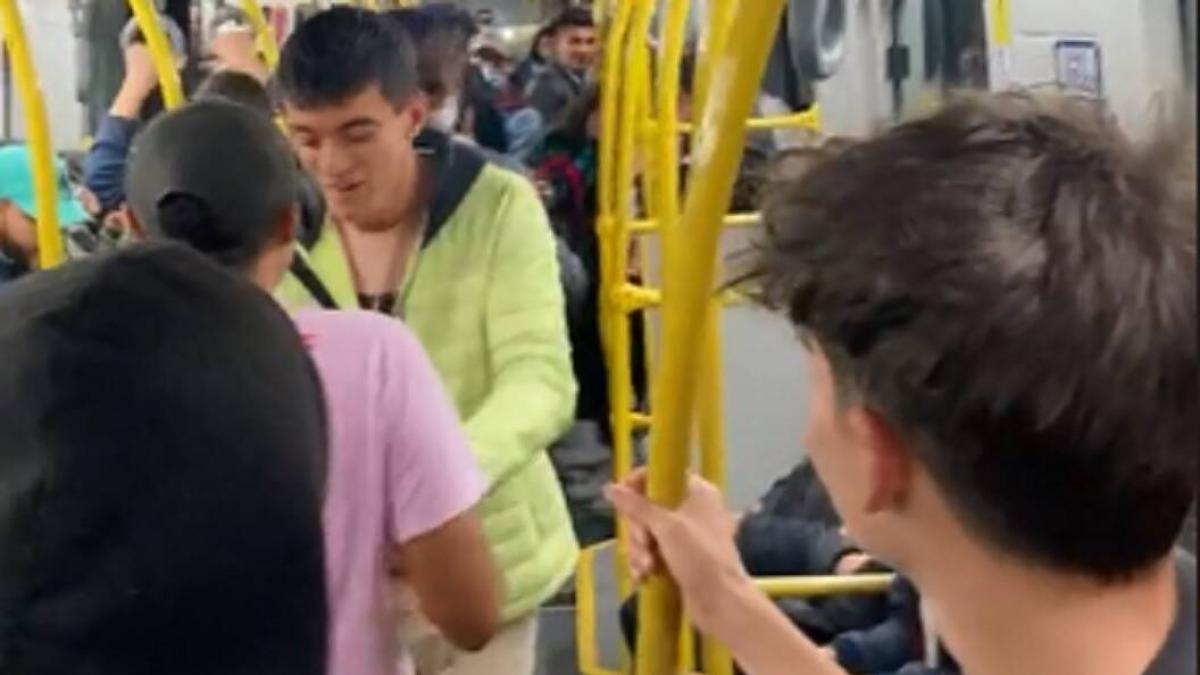 Transmilenio: Una canción desató el baile en un vehículo