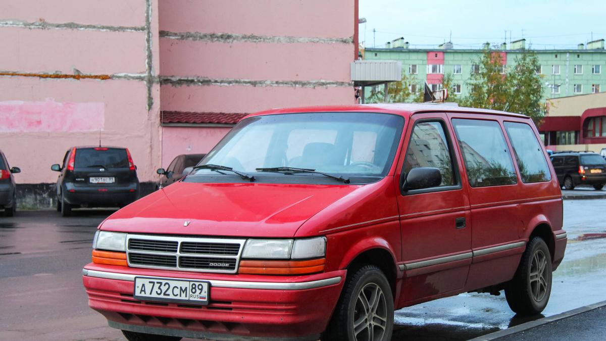 Récord Guinness por conducir su auto al revés por 16 kilómetros