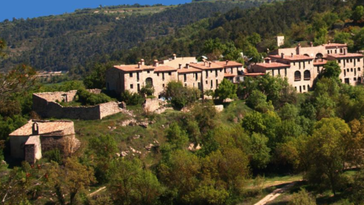 El Fonoll, el pueblo donde andar desnudo es completamente normal