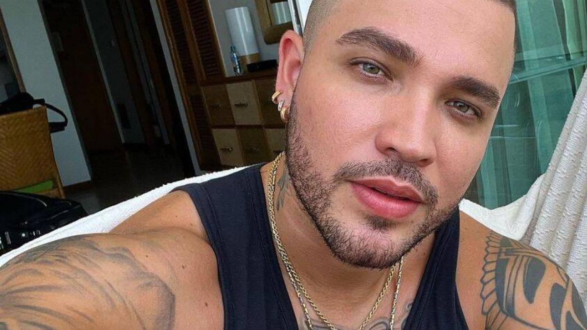 Jessi Uribe cancela concierto, embarrase zapatos