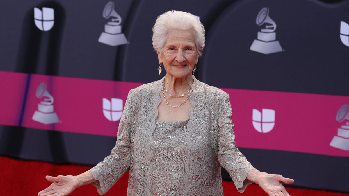 Quién es Ángela Álvarez, la estrella de 95 años ganadora del Grammy.