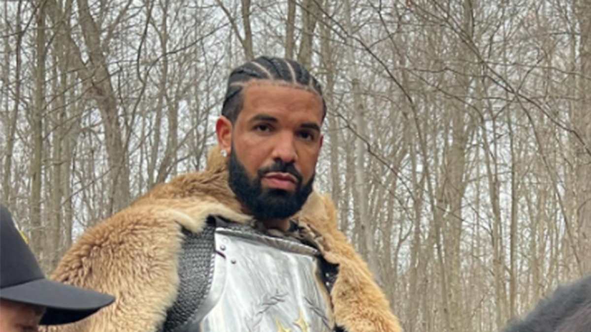 Drake compró collar con 42 joyas, las mismas veces que ha querido casarse