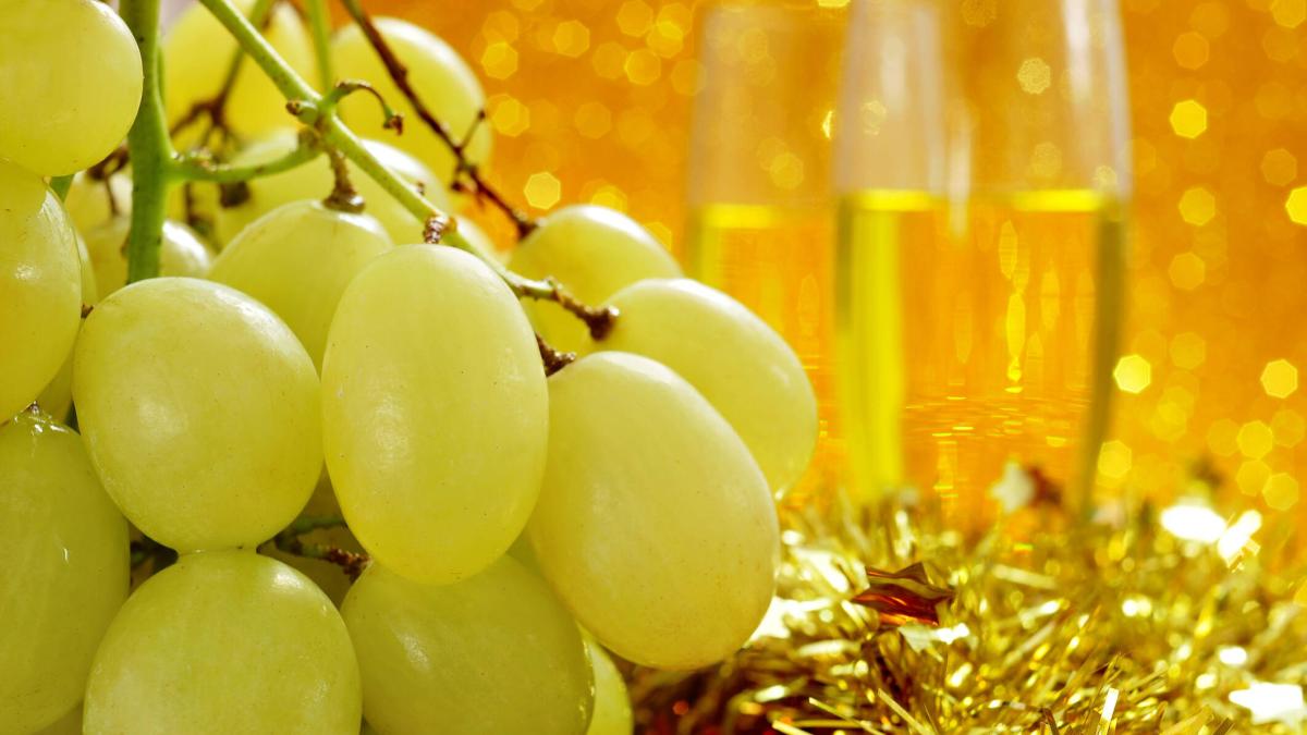 Año nuevo: las doce uvas y los doce deseos; origen del aguero