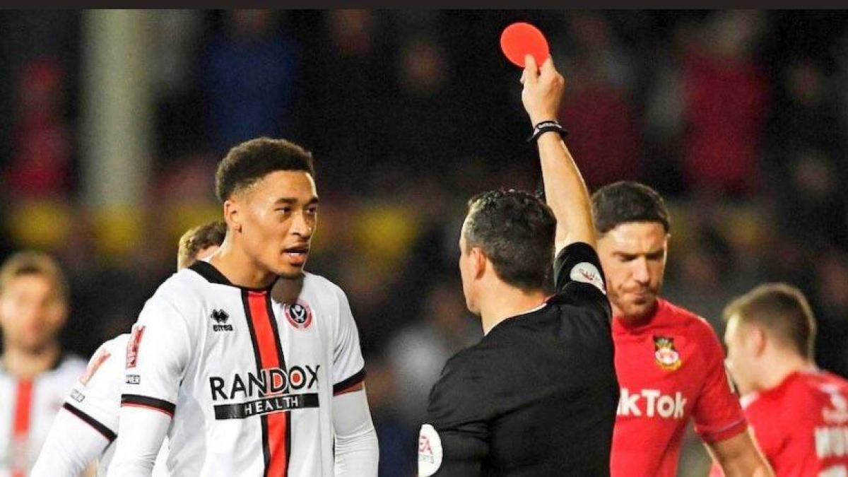 ¿Tarjeta roja circular en FA Cup?: Qué es y para que sirve en el fútbol