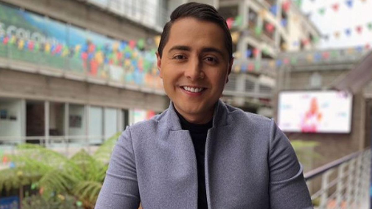 Pablo Arango, de Noticias Caracol, responde con a mensaje de homofobia