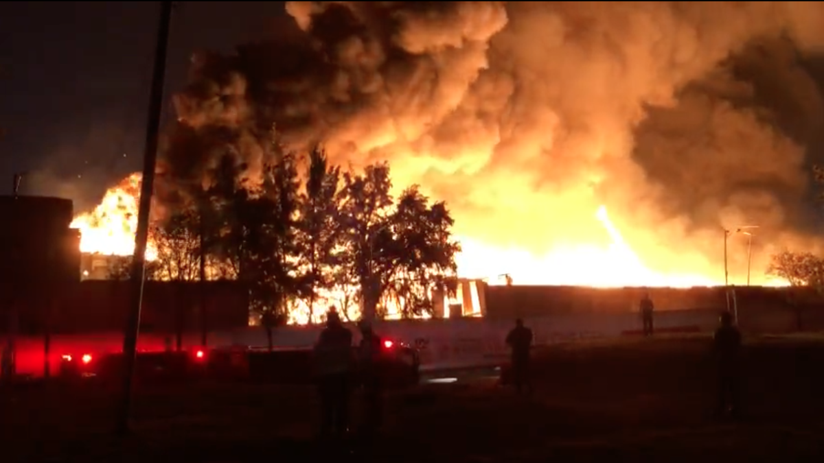 Reportan un grave incendio en colonia de Ciudad de México