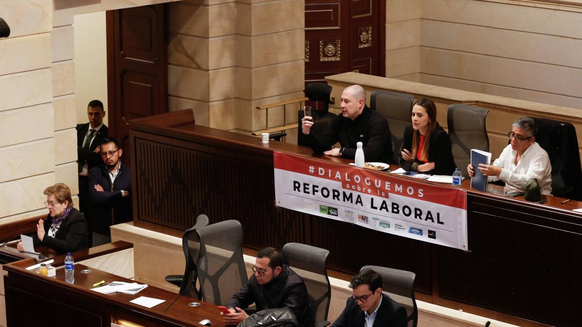 ¿Qué es un audiencia pública y cómo funciona?