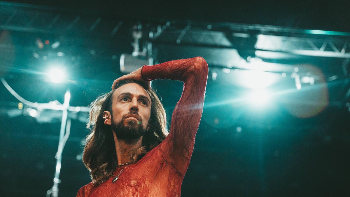 Esteman inicia en Bogotá su recorrido por el país en el 'Reina Leona Tour'