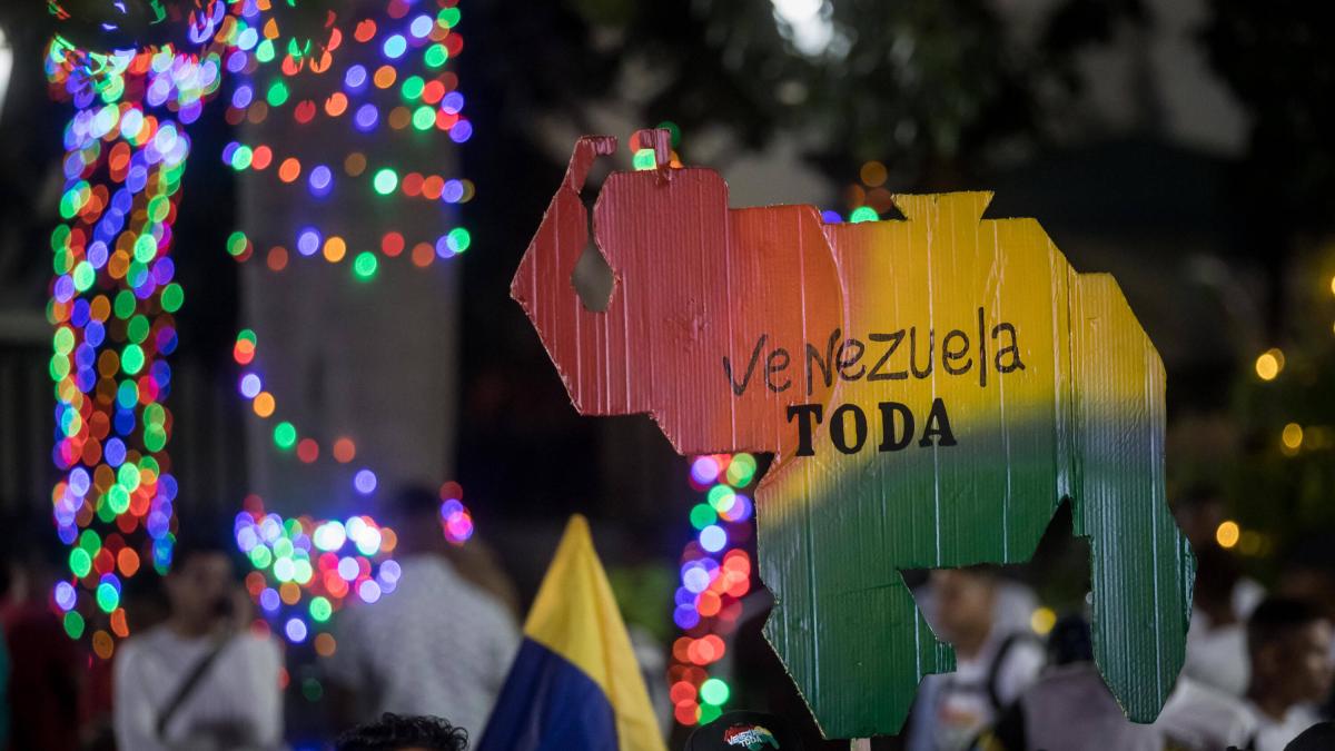 Venezuela presenta nuevo mapa y anuncia concesiones petroleras en el ...