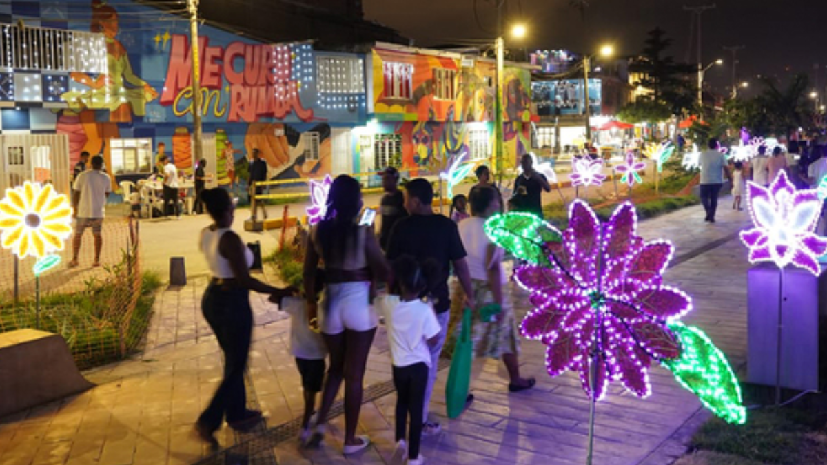 Bulevar del oriente de Cali estrenó su alumbrado navideño: así luce