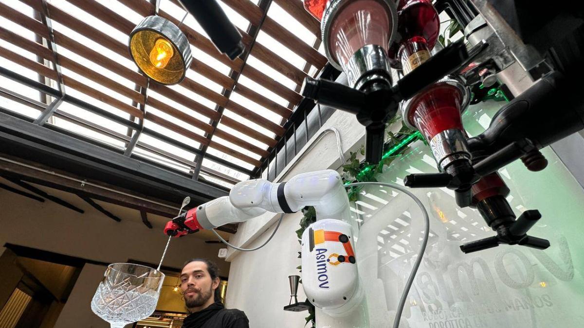 Medellín: así es 'Isaac', video de cómo funciona el primer robot ...