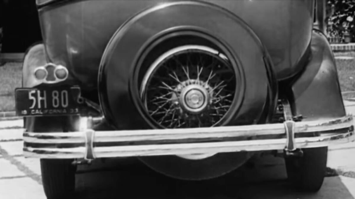 El increíble carro con una quinta rueda para parquear en 1933