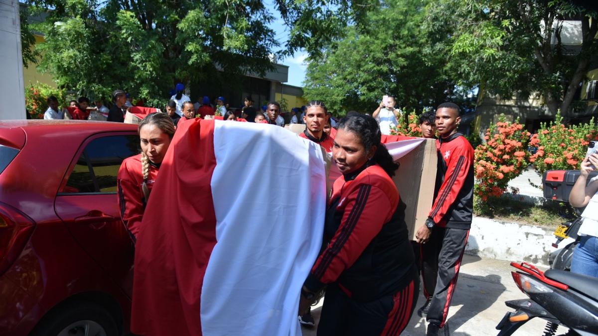 Centenario del Junior: Sena Atlántico entregó la bandera con la que ...