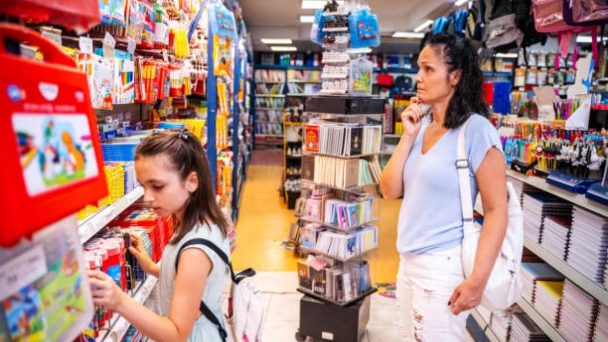 Los 4 consejos de expertos para ahorrar en el regreso a clases en EE. UU.