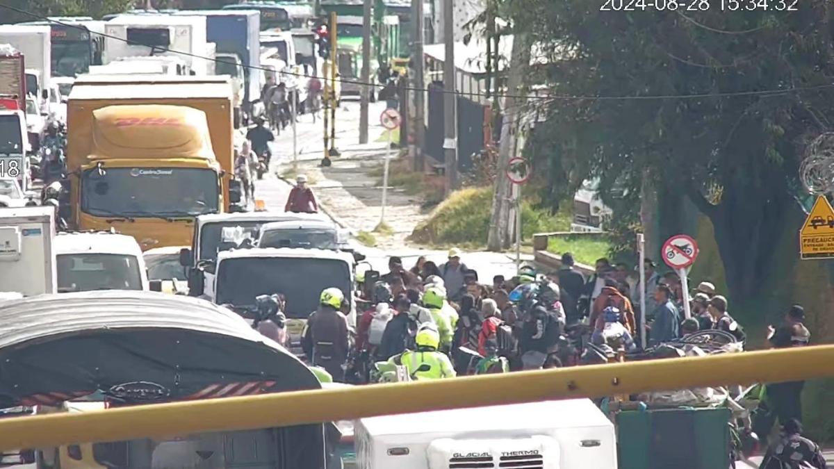 EN VIVO | Movilidad en Bogotá: congestión en Av. Américas por camión varado; caída de cables en ...