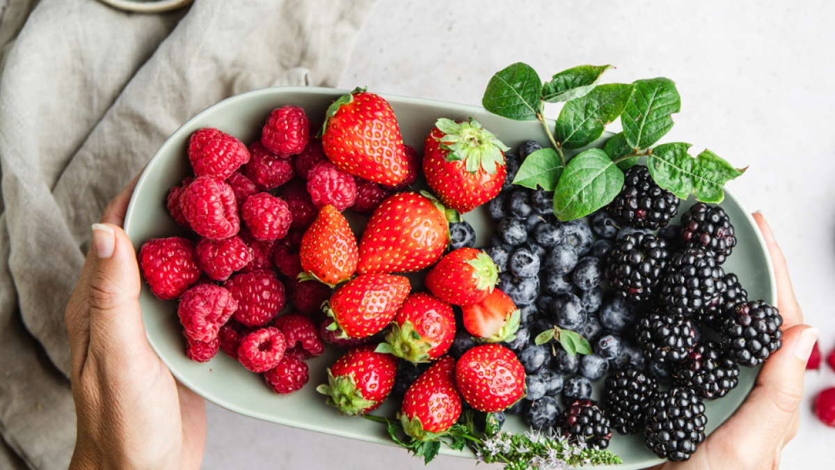 Los beneficios de los frutos rojos en el cerebro: mantienen la agudeza ...