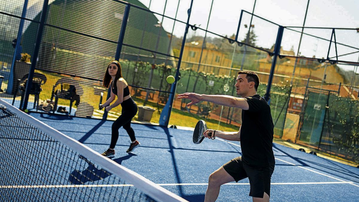 Pádel: beneficios para la salud de practicar este deporte