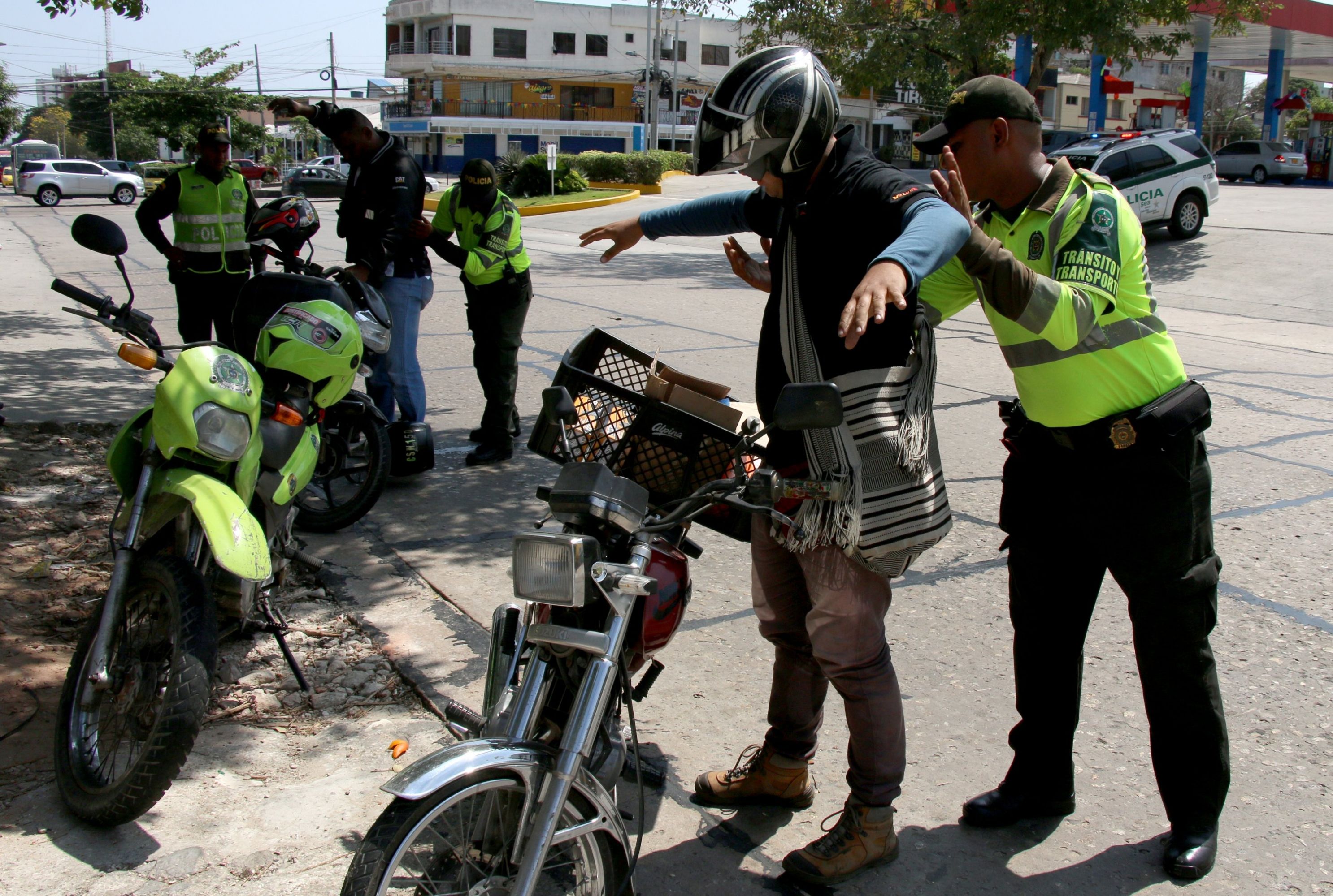 Barranquilla: seguirá prohibido el parrillero hombre en moto