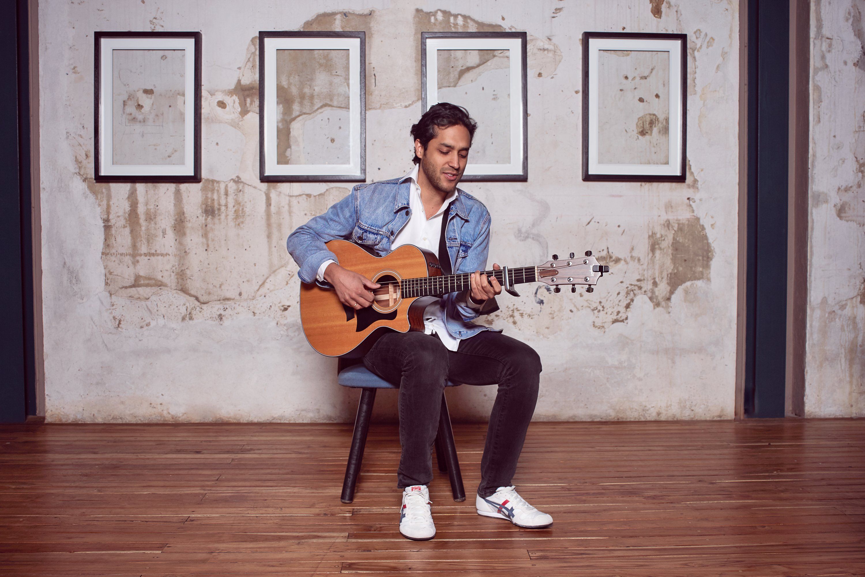 El cantante Daniel Baute presenta su sencillo Mágico beso