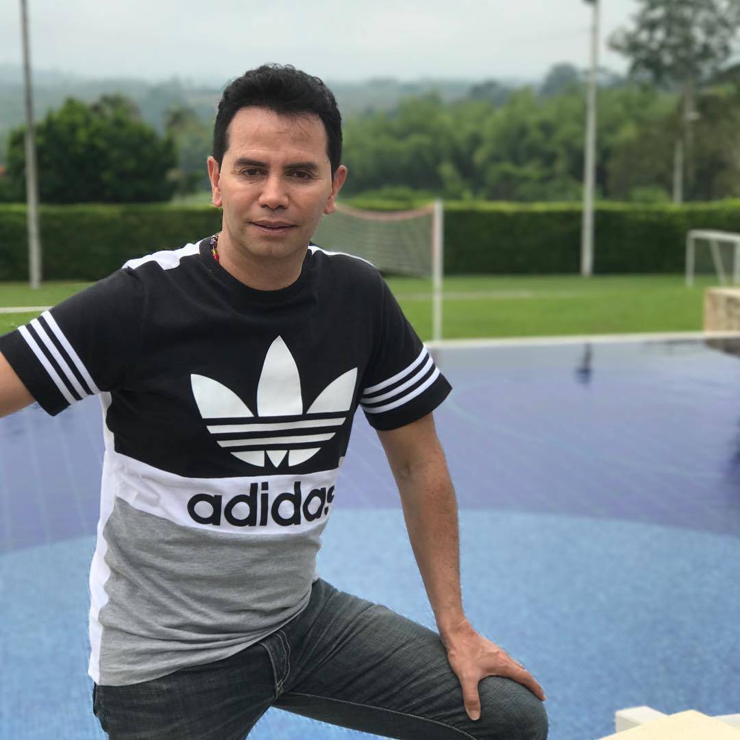 Jhonny Rivera se alejará de las redes por cirugía
