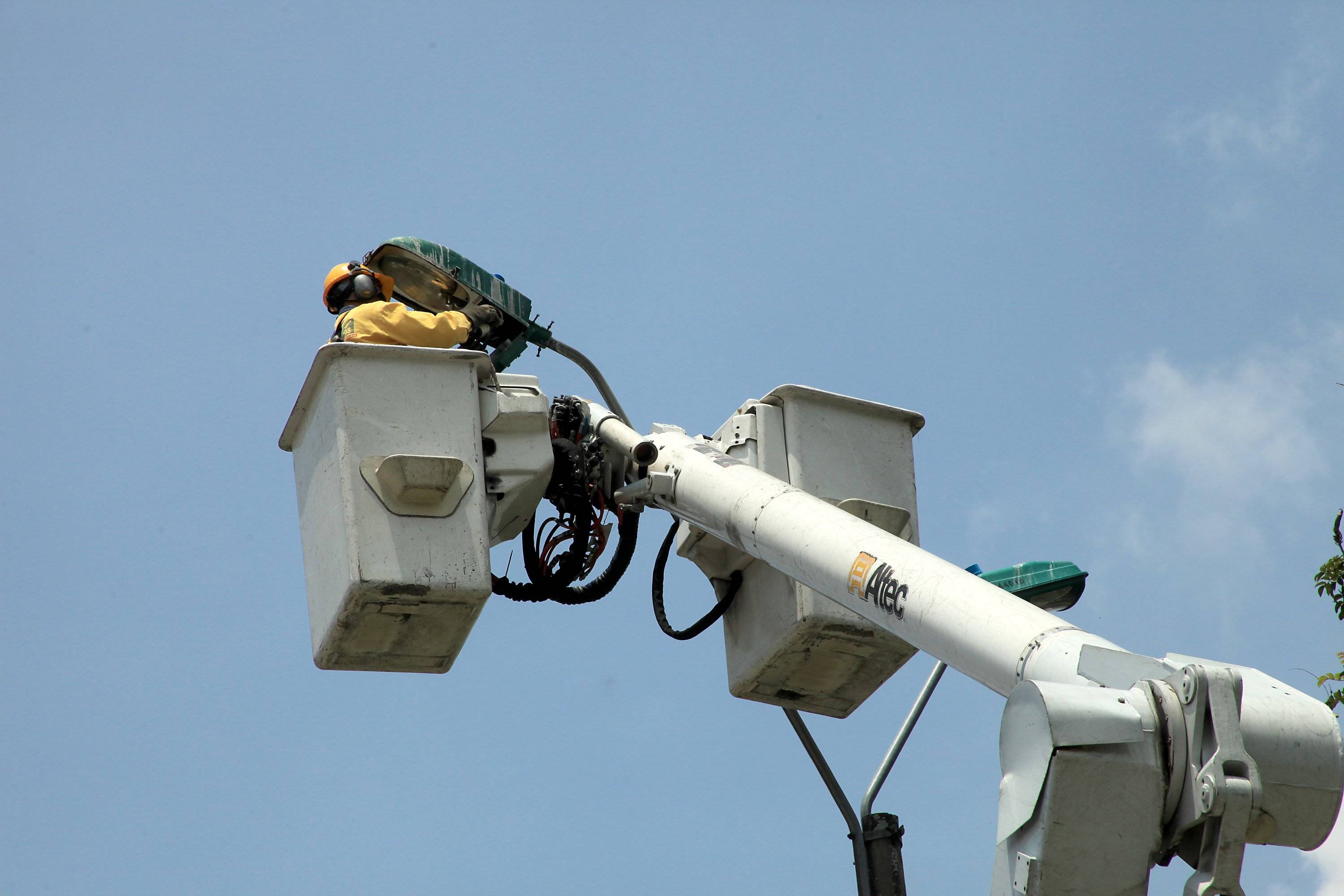 ¿Luces parpadeando? Así puede reportar fallas, trámites y consultas ...
