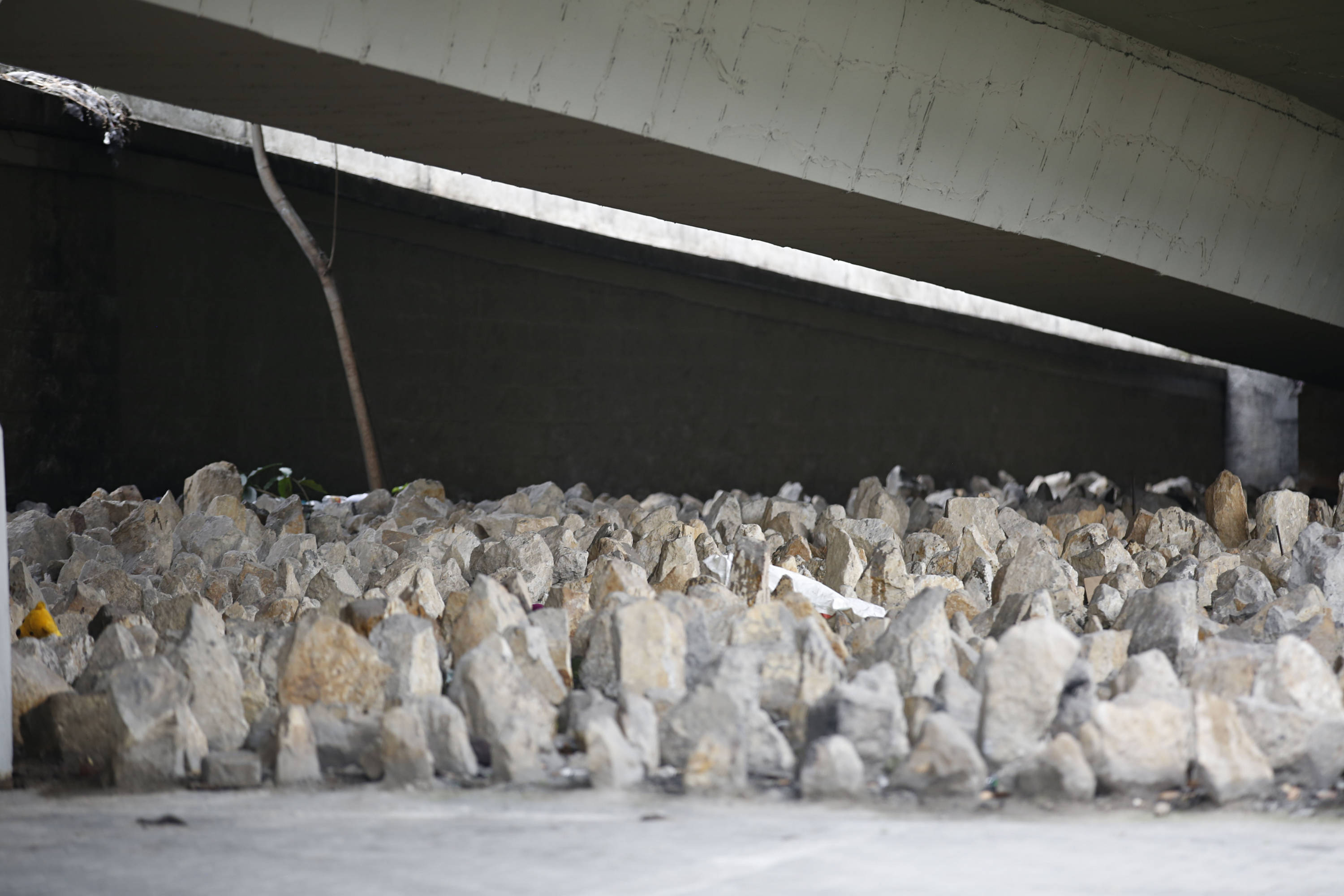 Qué es la arquitectura hostil y cómo se usa en las ciudades