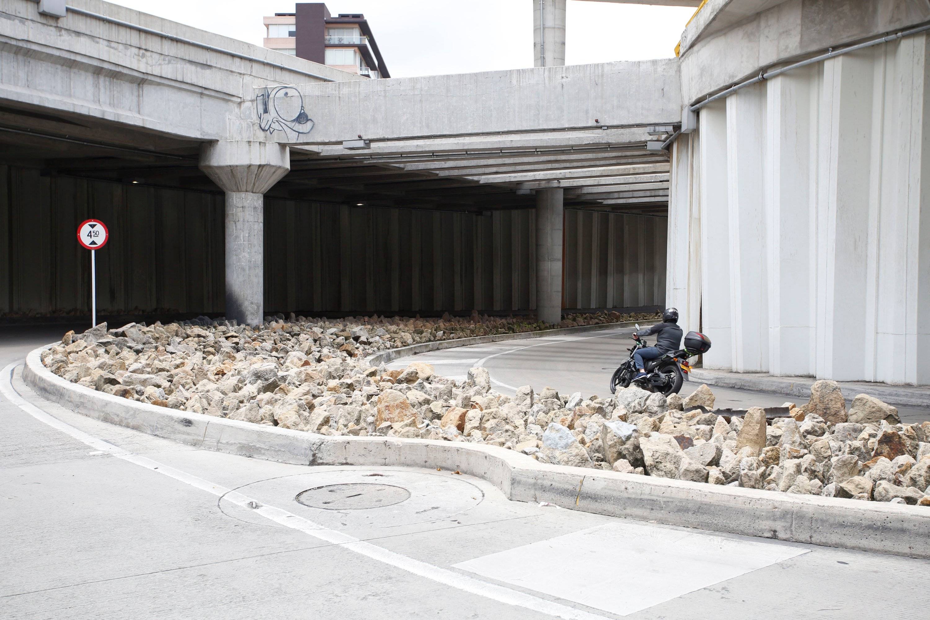 Qué es la arquitectura hostil y cómo se usa en las ciudades